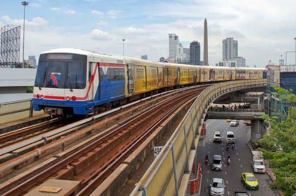 Guide pour utiliser le métro MRT et le BTS à Bangkok